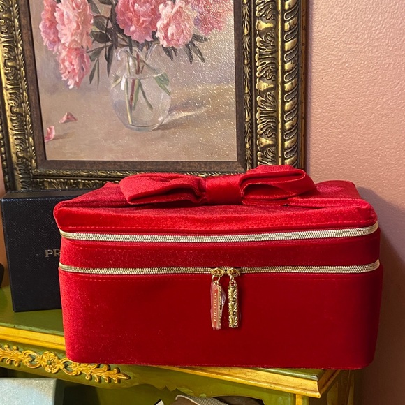 Estee Lauder | Bags | Do Not Bid Reserved Estee Lauder Red Velvet ...